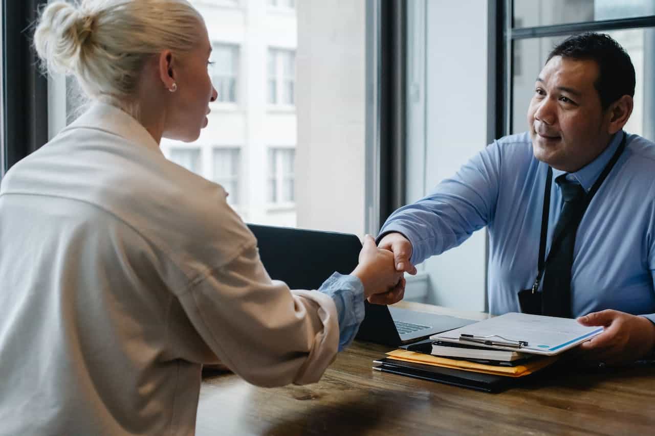 Min-max contract. Wat is het en wat kun je ermee? - Werktijden.nl